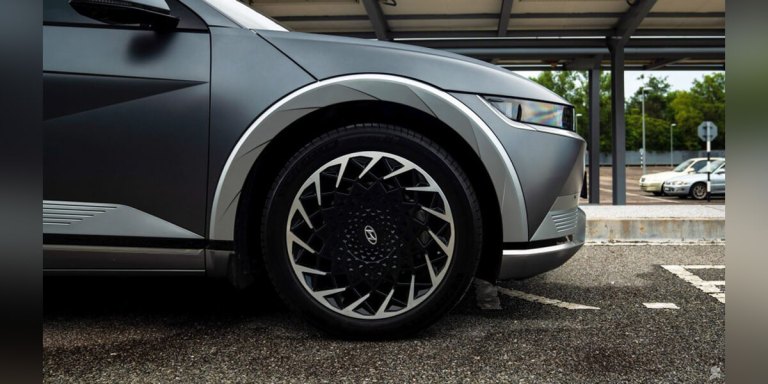 EVs Vs Normal Car Tyres: Key Differences Decoded - Clean Mobility Shift